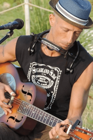 Tom Dale in concert | Data Thistle