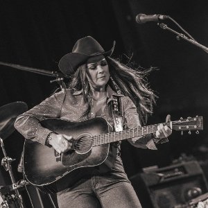 Rogue Country Presents: Summer Dean | Data Thistle