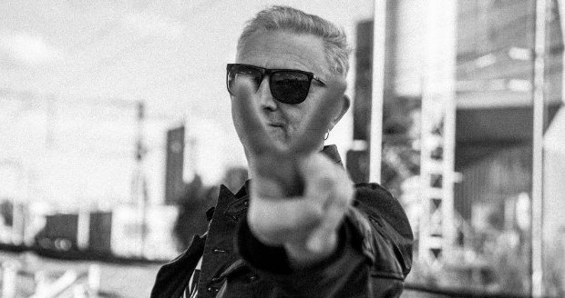 Andy White In Concert | Data Thistle