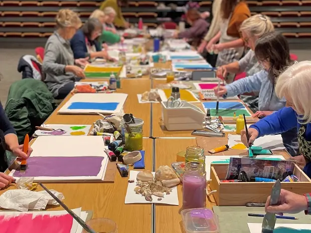Helena Clews ‘Exploring Light’ – Painting Workshops | Data Thistle