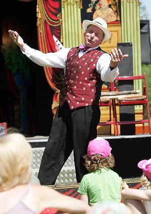 Grand Victorian Travelling Show | Data Thistle